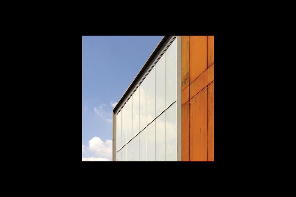 The alternatives: Interactive facades | Features | Building